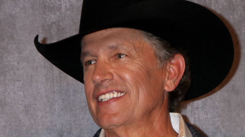George Strait – She'll Leave You with a Smile